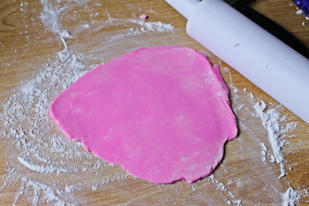 Mašna od fondana/ Fondant Bow – Just Cake The Cupcake