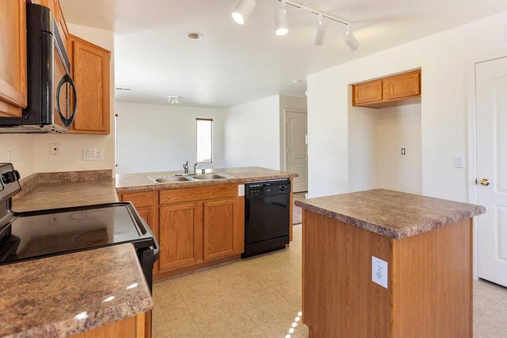 The "Builder Basic" Kitchen Makeover Reveal - A Stroll Thru Life