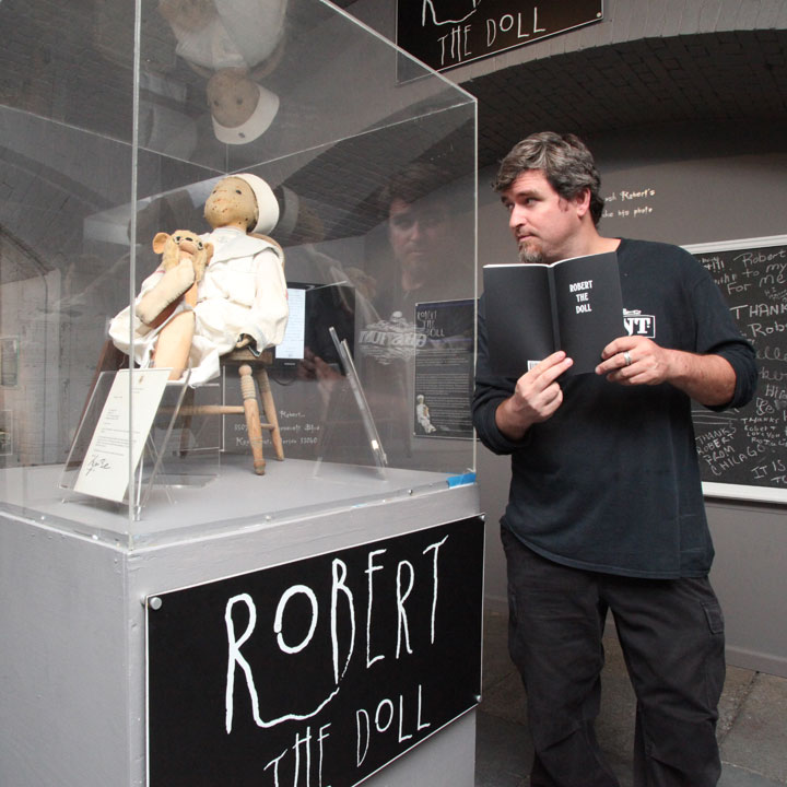 Creepy Doll: ROBERT THE DOLL