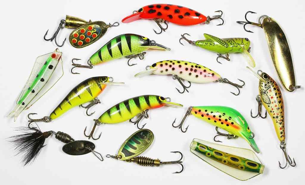 Jenis Jenis Umpan Mancing Ikan Imitasi atau Buatan
