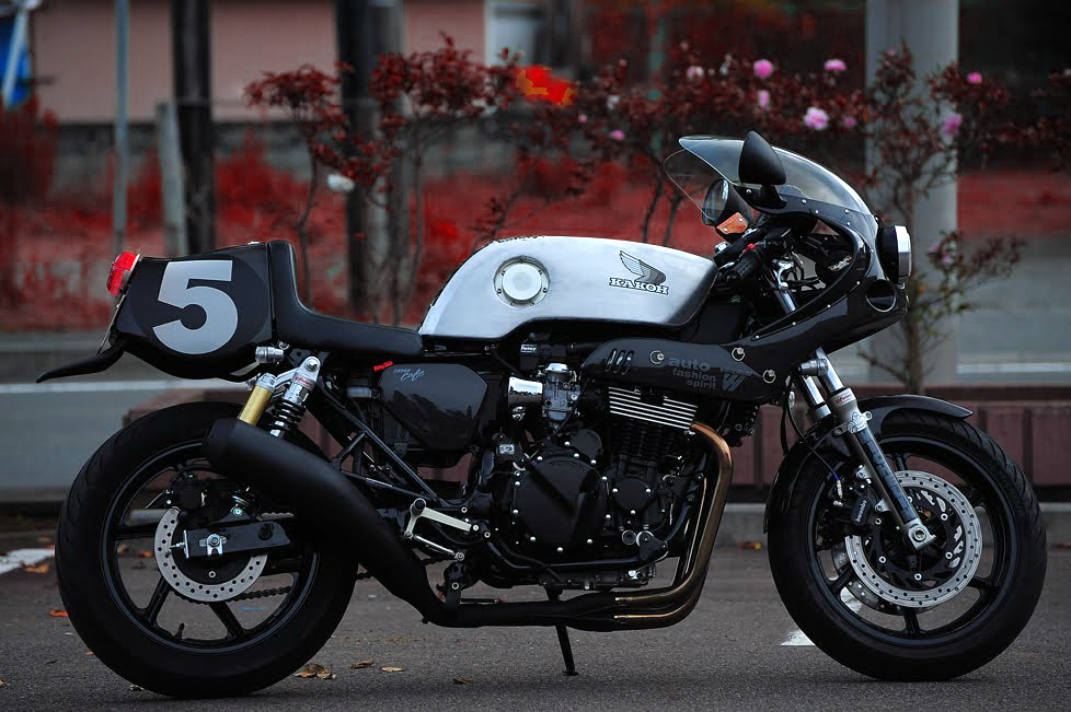 RCB1000 Replica photoshoot - Inazuma café racer