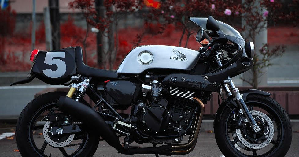 RCB1000 Replica photoshoot - Inazuma café racer