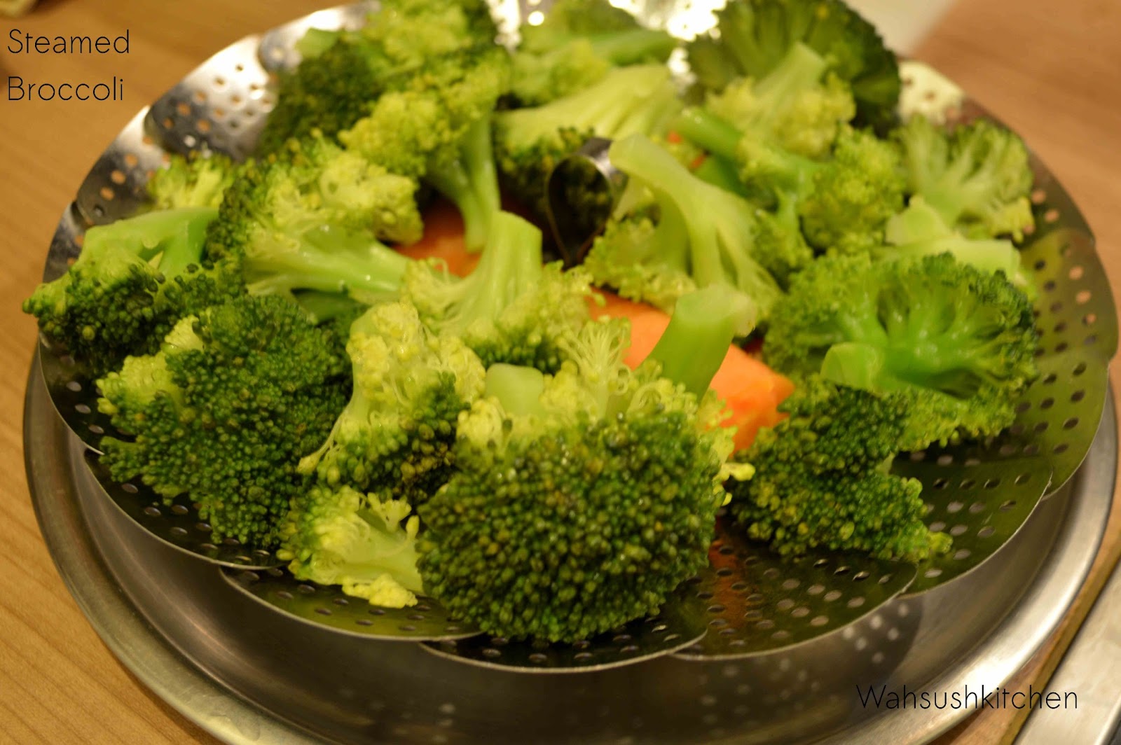 Wah "Sush" kitchen: Steamed Broccoli with garlic and cashewnuts