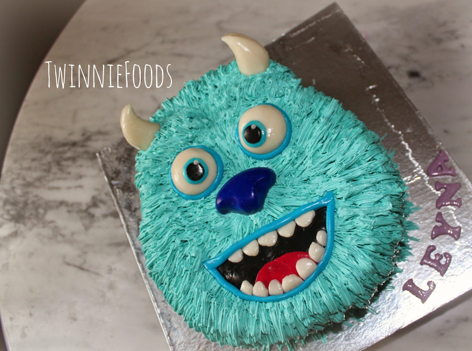 SULLY CAKE - TwinnieFoods