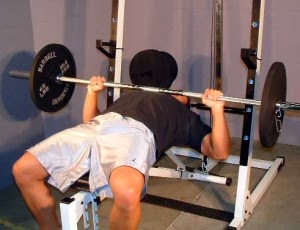 manual de musculação: Como fazer supino de forma correta