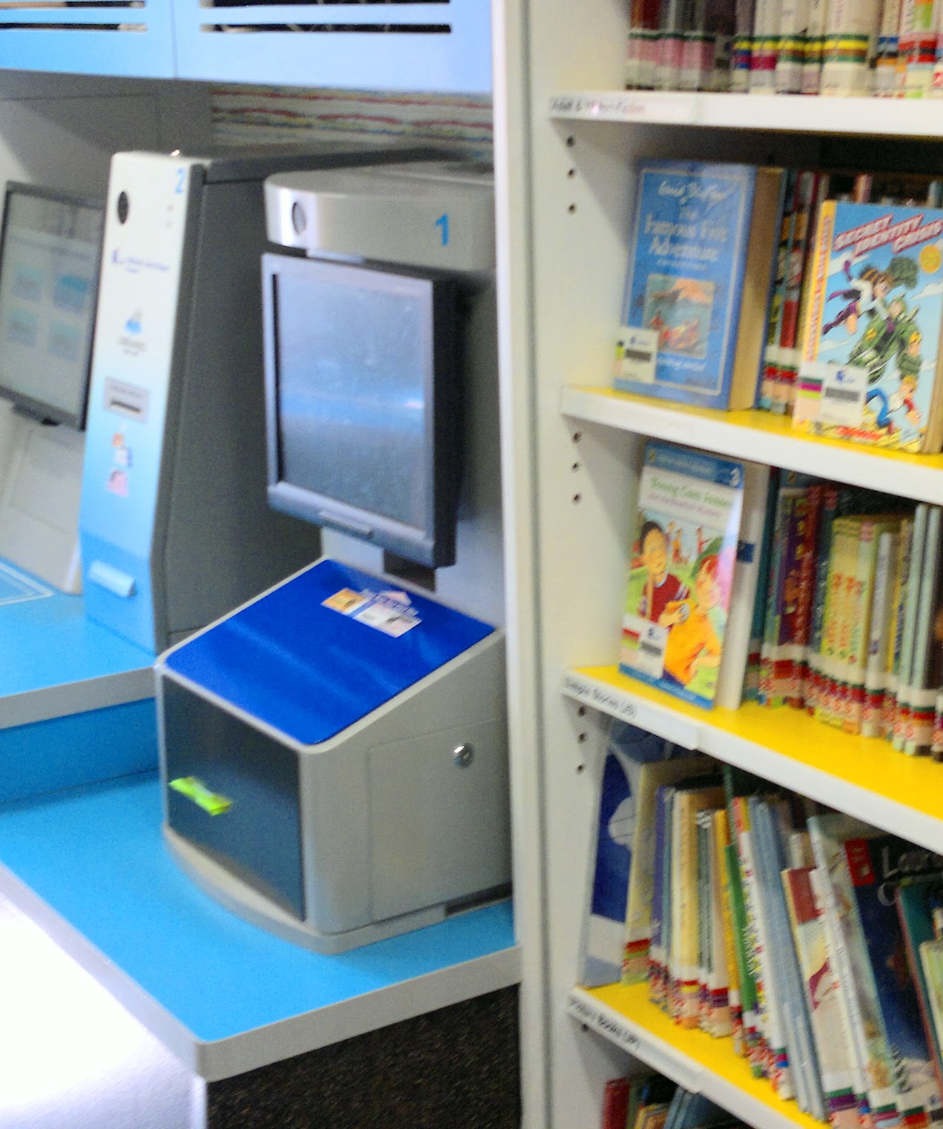 Mille Feuille: Molly the Library Bus