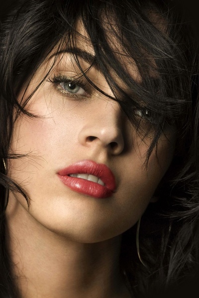 Celebrity Hairstyle: megan fox wavy haircut.