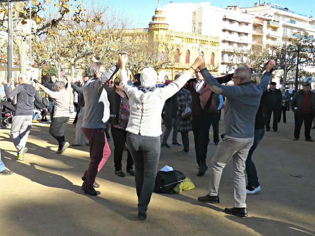 just saying ...: La Sardana