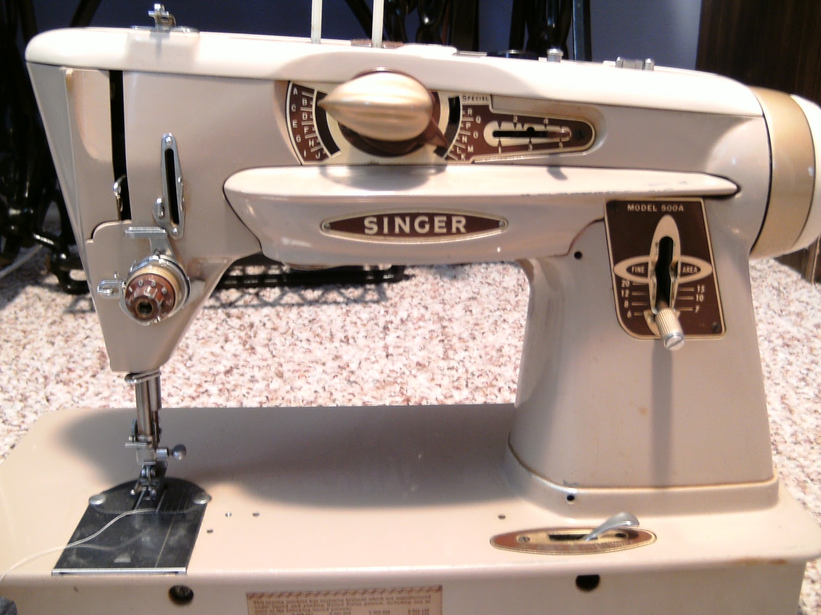 Those lovely Singer Featherweights (and other vintage sewing machines ...