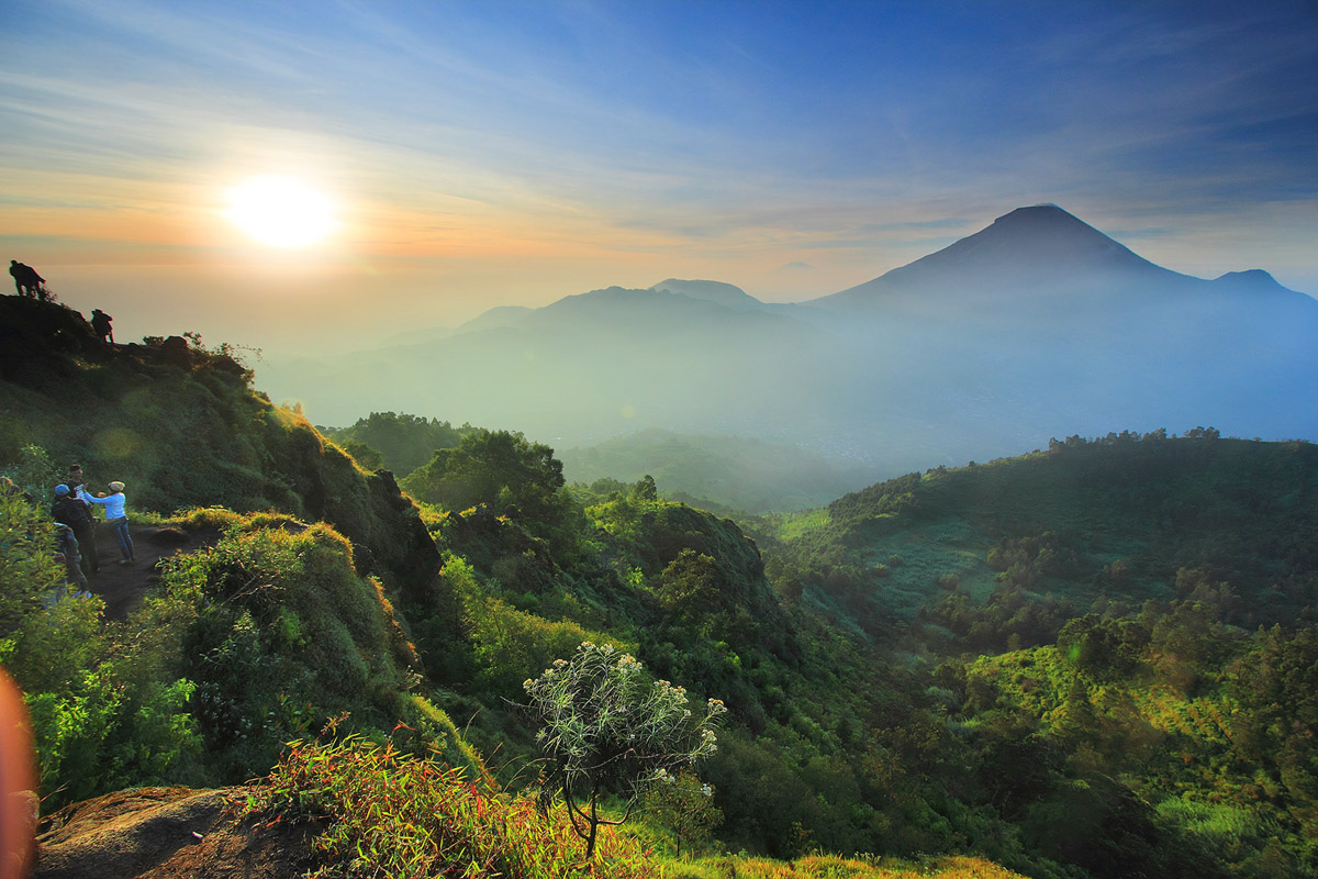 Indonesia Sungguh Indah: Matahari Pagi dari Puncak Sikunir