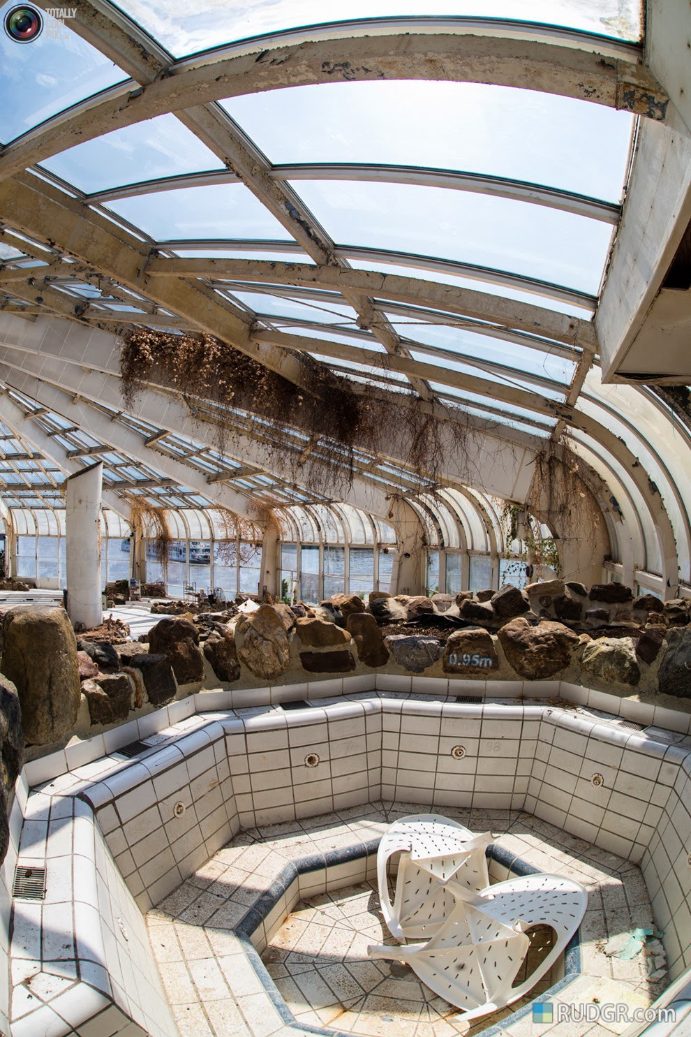 Deserted Places: An abandoned tropical swimming pool in the Netherlands