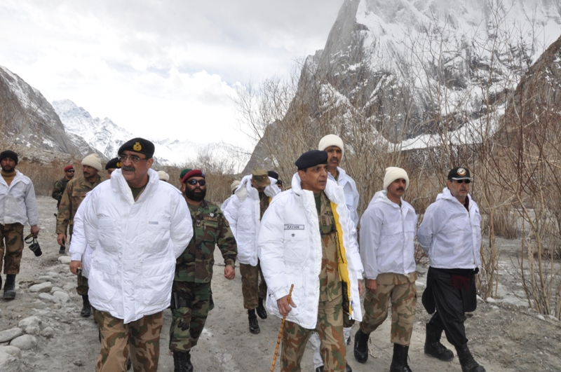 General Kayani Visits Siachen to See Rescue Operation Launched at ...