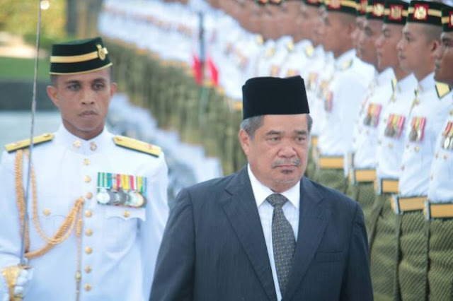 Mohamad Sabu terima tabik hormat di Kementerian Pertahanan | Akhbar Rakyat