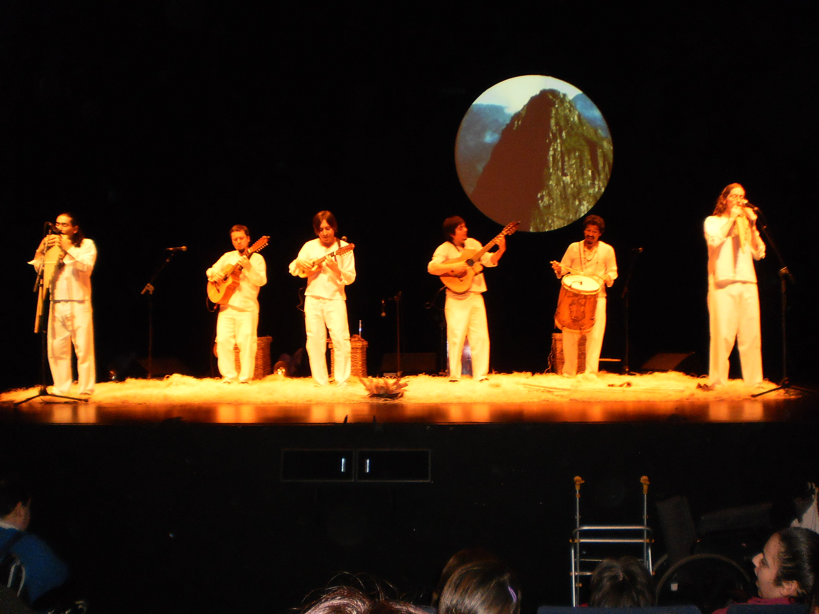 musibarburu: Concierto didáctico ¡SAKAPATÚ! un viaje por la música andina.
