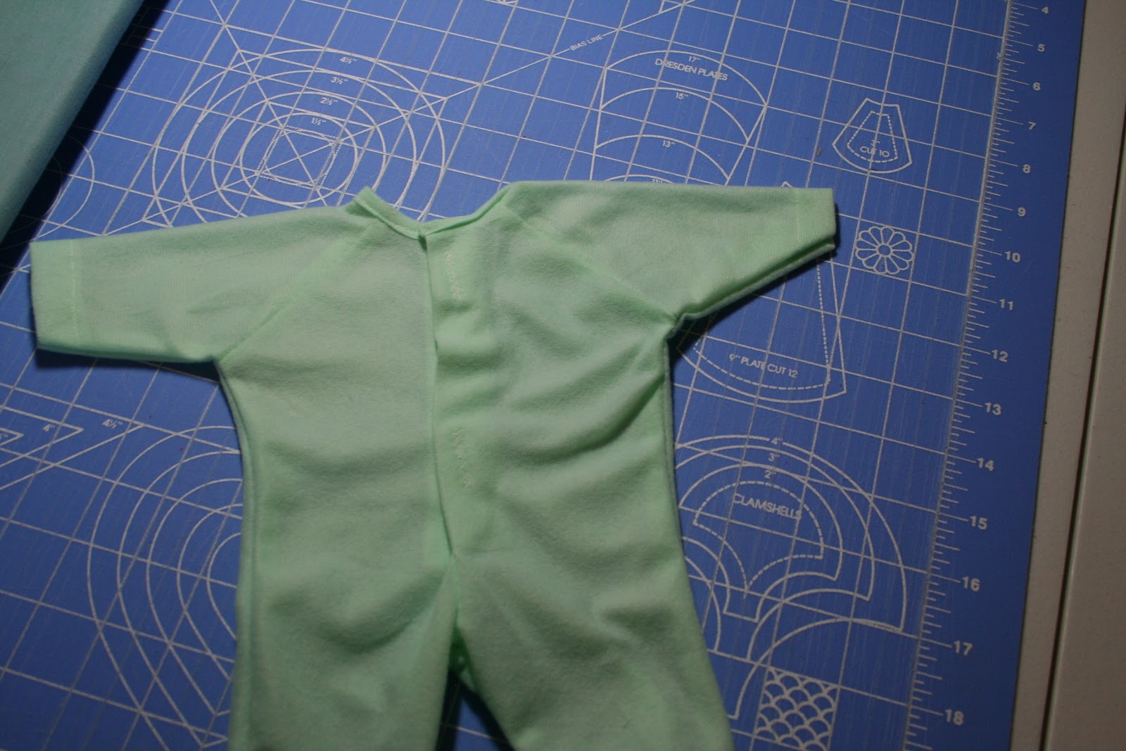 The Bybee Blog: Micro-Preemie/Preemie Gown and Sleeper Tutorial