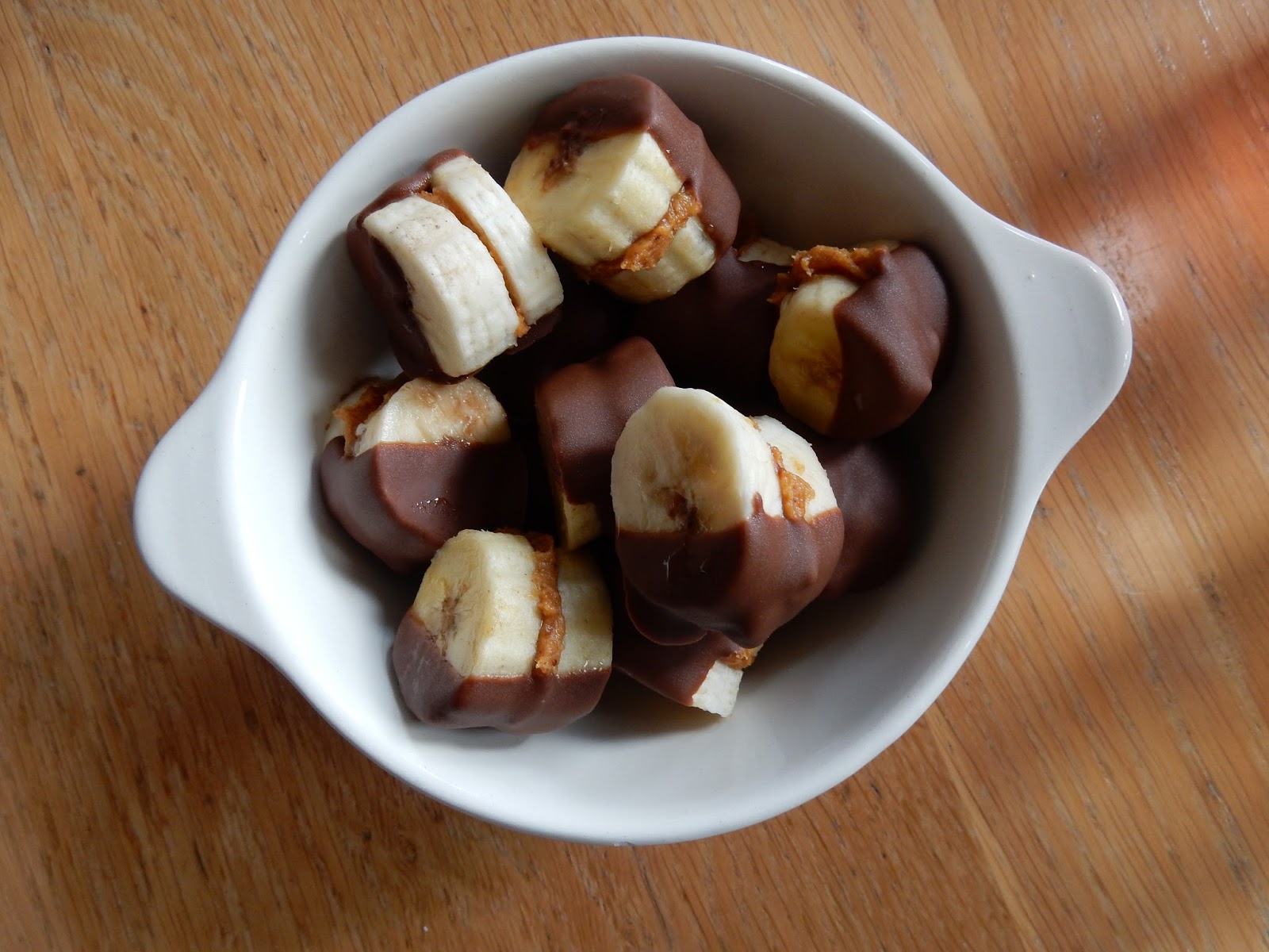 Carmen's Story: Recept: Banana Peanut butter Chocolate Snack