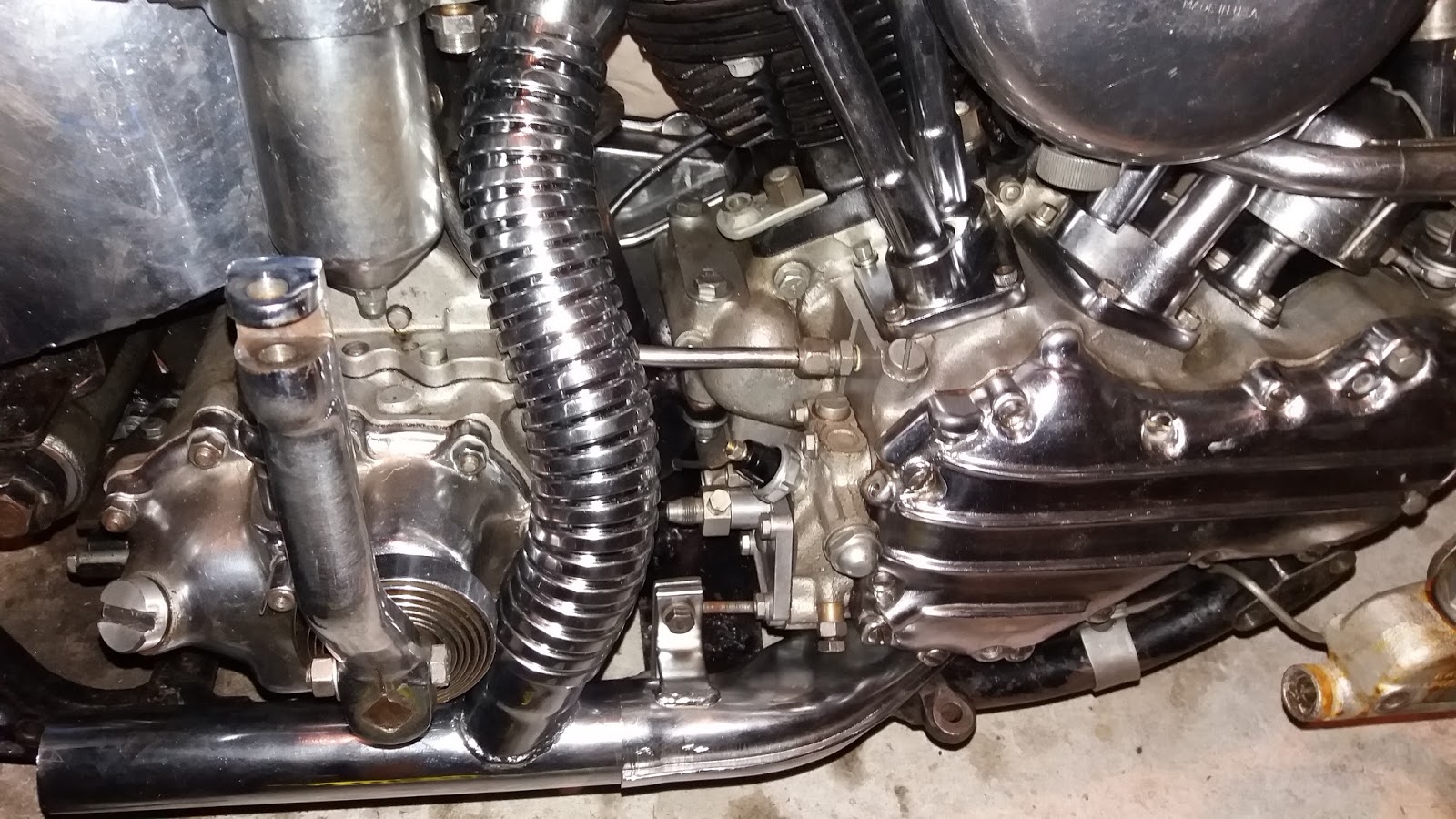 Harley Davidson Panhead : Exhaust system, oil lines, tank & filter