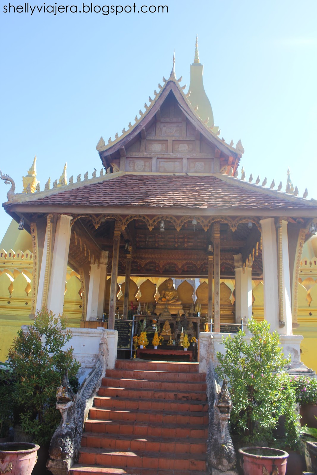 When in Laos: Pha That Luang - Shelly Viajera Travel