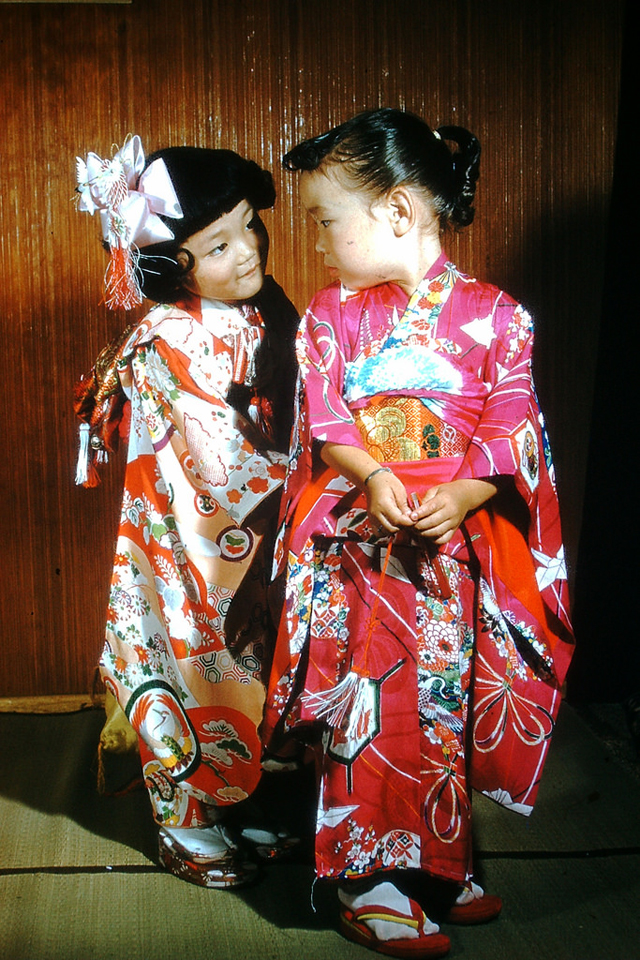25 Beautiful Kodachrome Pictures of '50s Japanese Portraits in a Photo ...