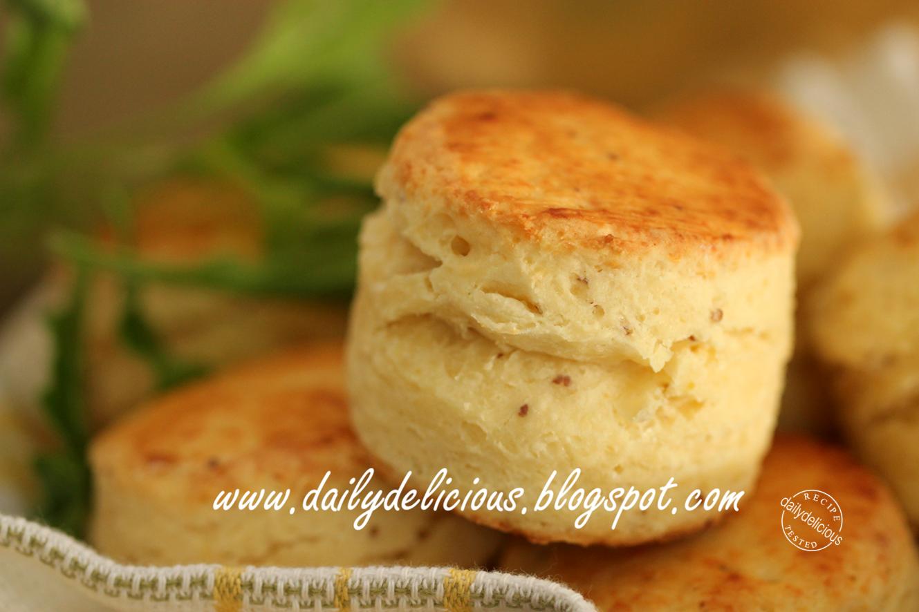 dailydelicious: Cheddar cheese scone: My mini sandwich scone.