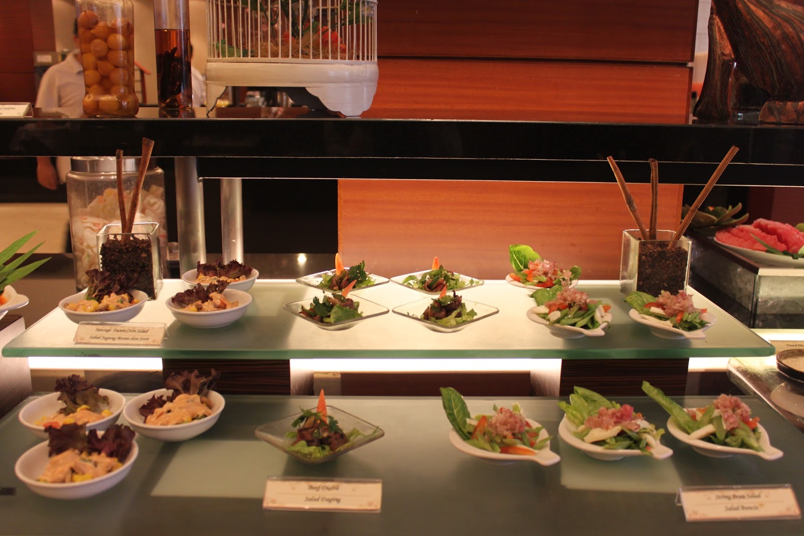 The Cafe Java Paragon: Buffet Lunch - et l'amour