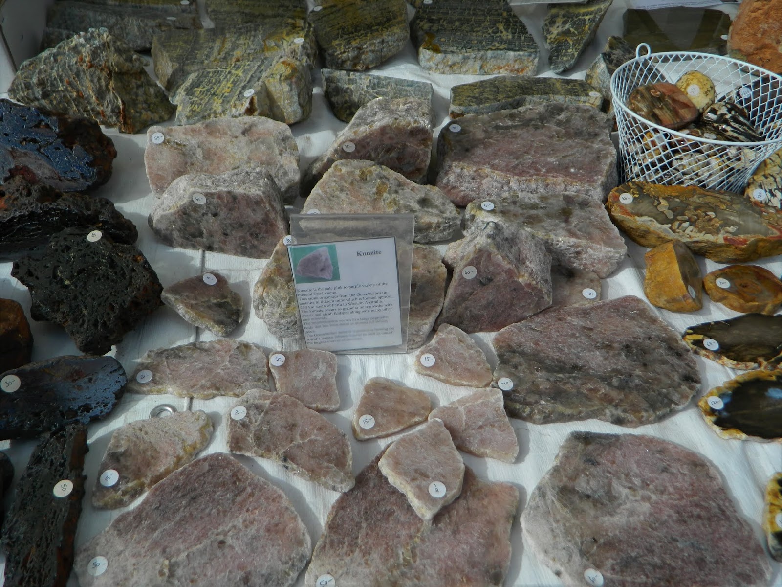 CSMS GEOLOGY POST: UTAH WULFENITE: EXPLORING TUCSON SHOWS