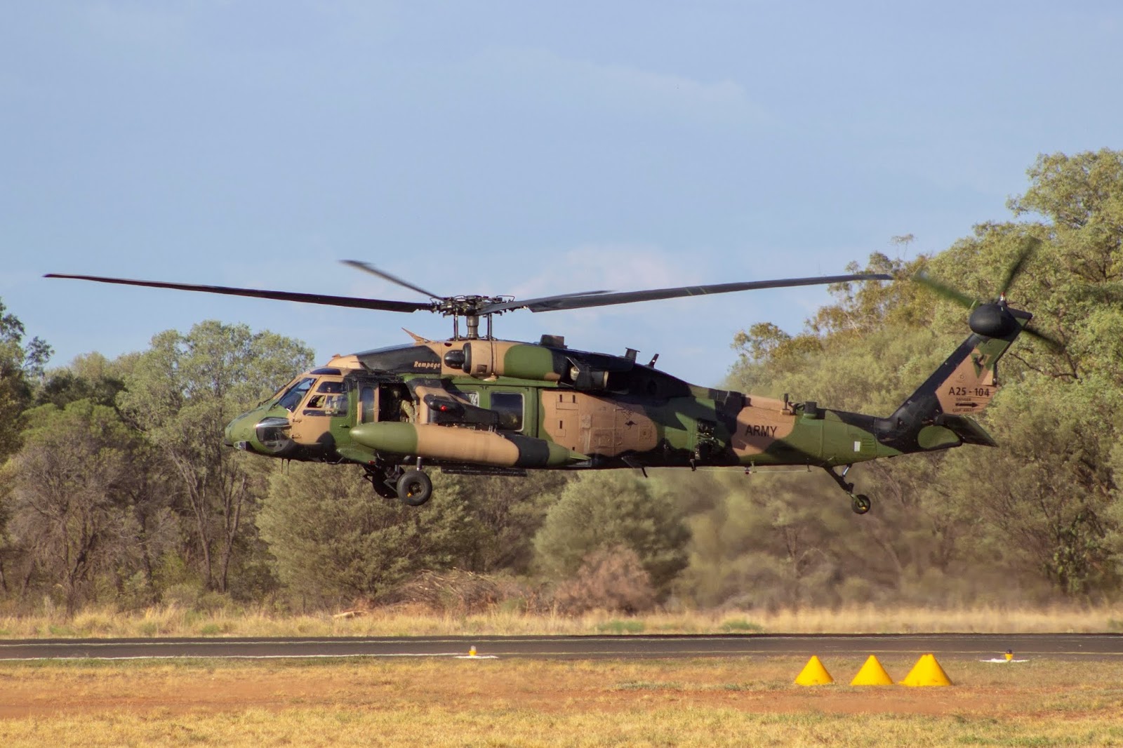 Central Queensland Plane Spotting: A Trio of Australian Army Blackhawk ...