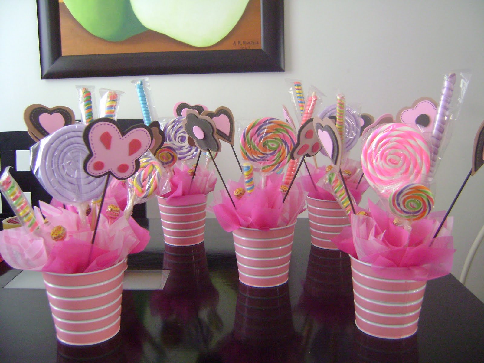 Candy Favors: Delicious, Trendy, Fun!!: centros de mesa paletas y ...