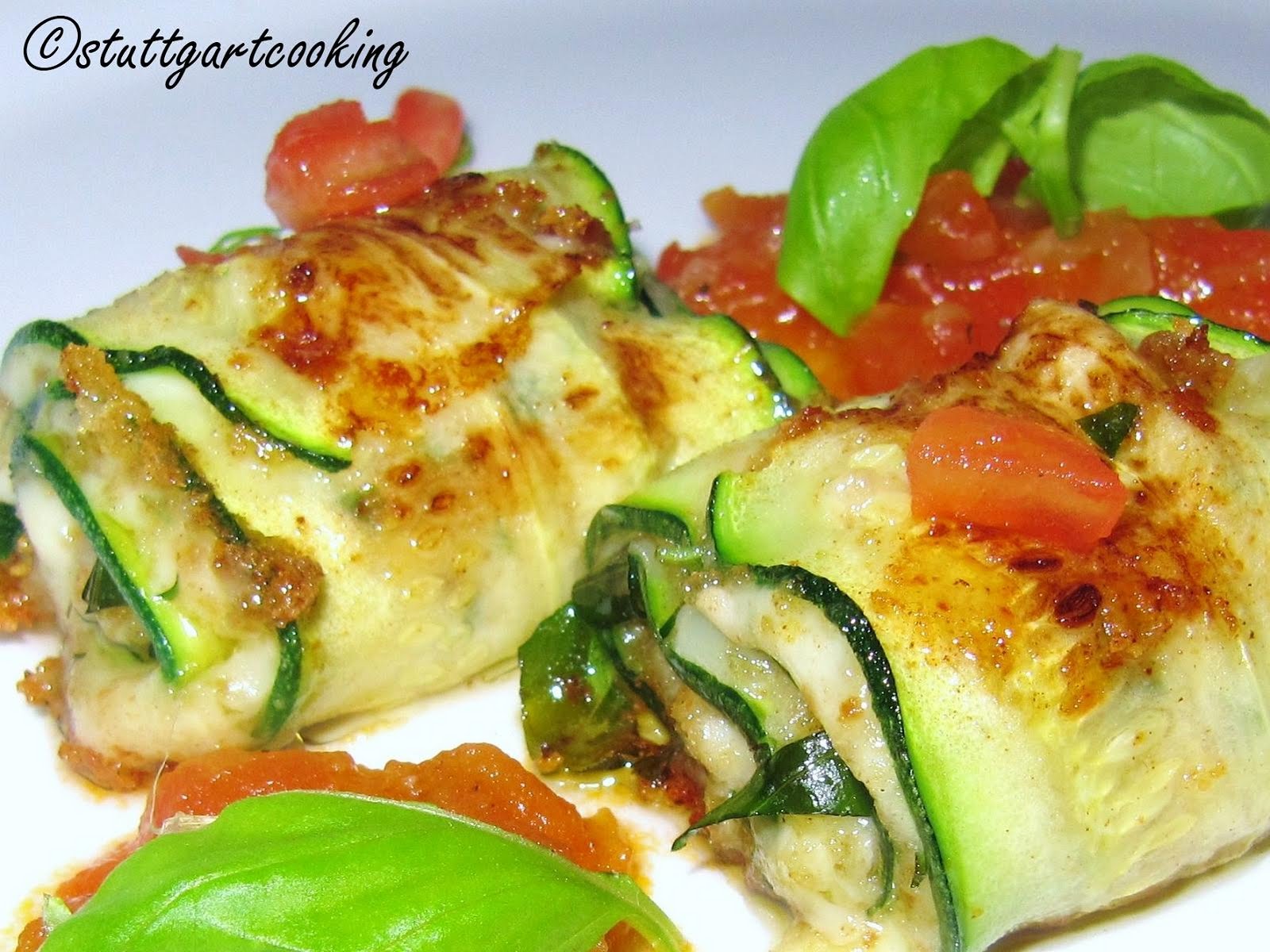 stuttgartcooking: Zucchini-Roulade mit Tomaten-Sauce