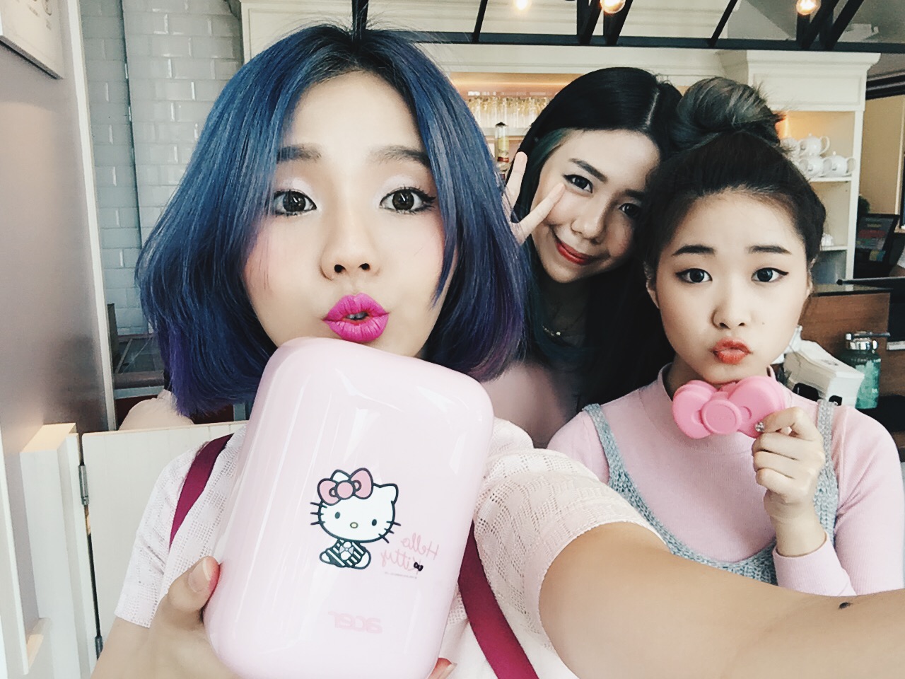 Kittie Yiyi: Acer Revo One Hello Kitty Edition