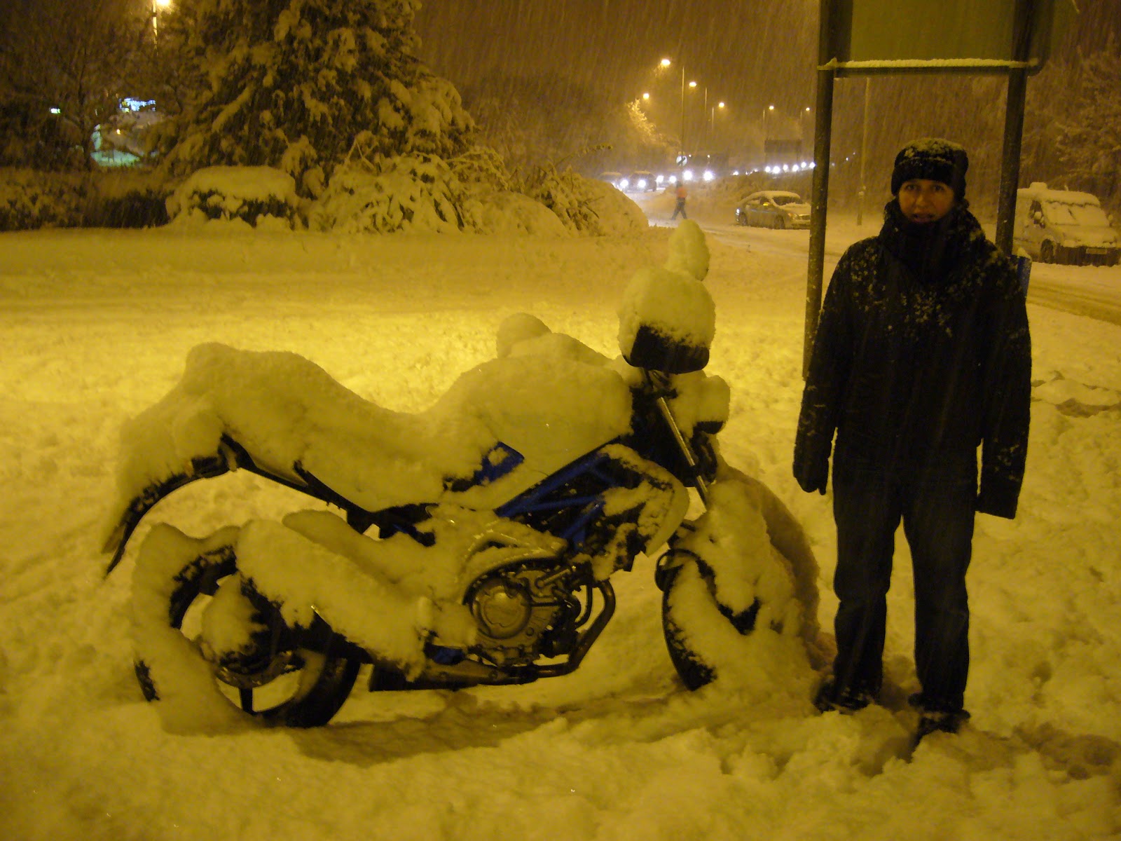 Motoblogn: Snow Covered Motorcycles