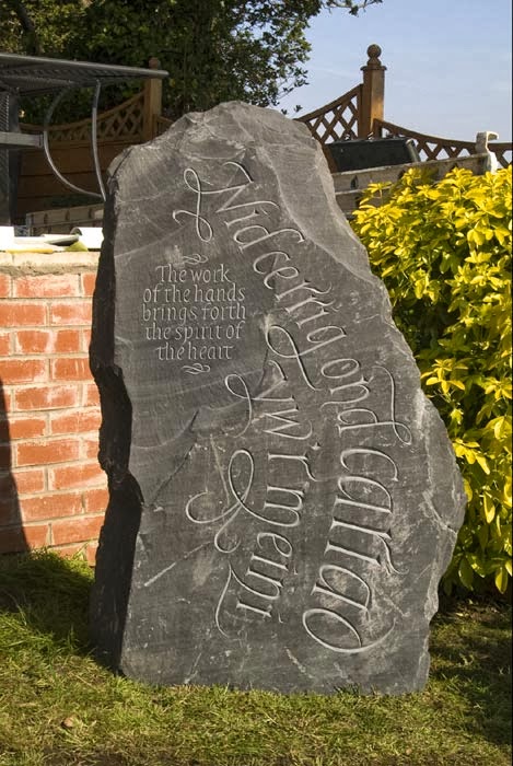 caligrafia, arte y diseño: El calígrafo de la piedra: Ieuan Rees