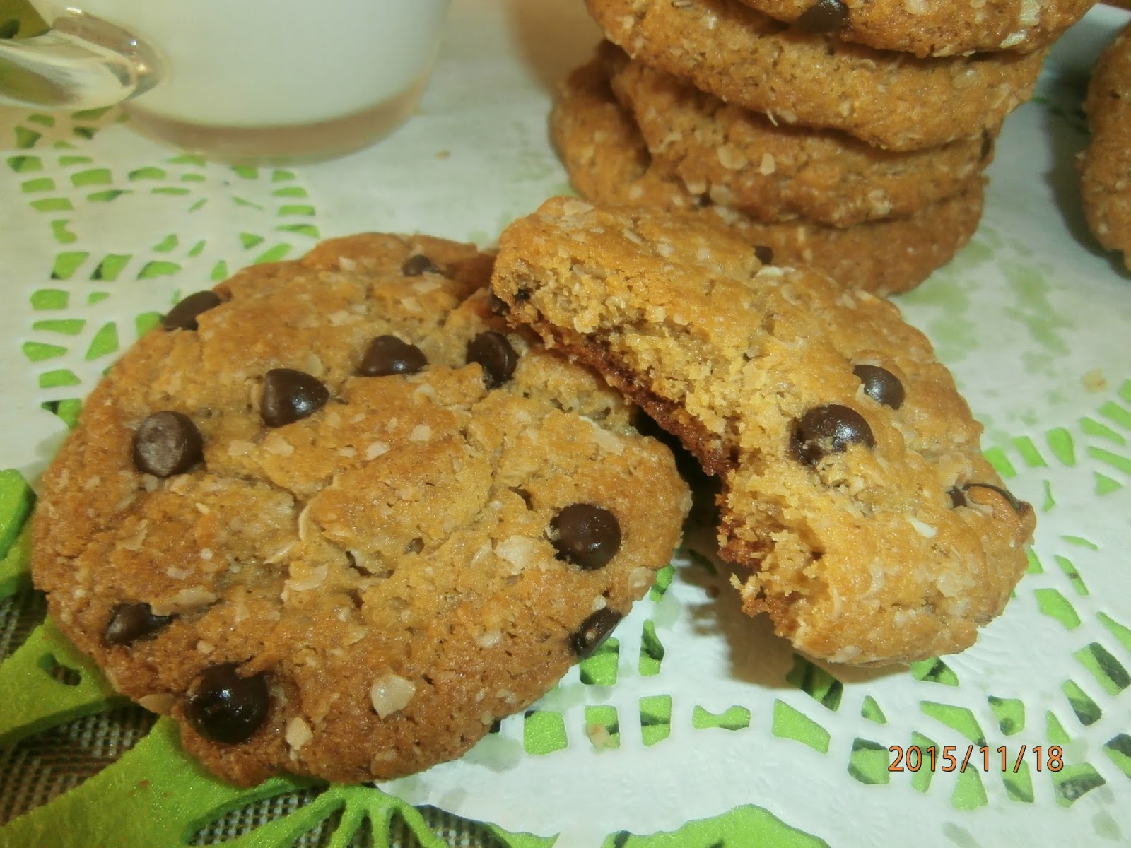 ΠΛΑΘΩ ΖΥΜΑΡΑΚΙΑ ΜΕ ΤΑ ΔΥΟ ΧΕΡΑΚΙΑ ..: COOKIES ME TAXINI ΚΑΙ ΒΡΩΜΗ