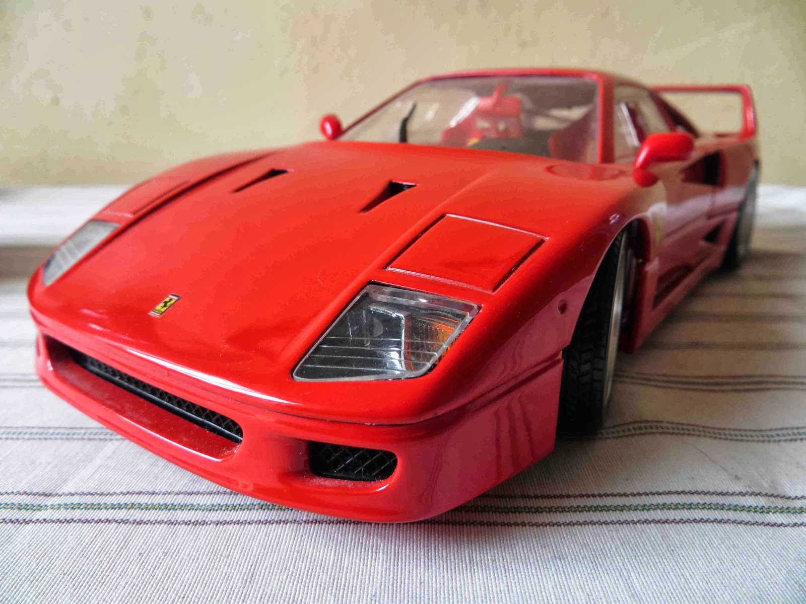 My Model Garage: Hot Wheels Ferrari F40