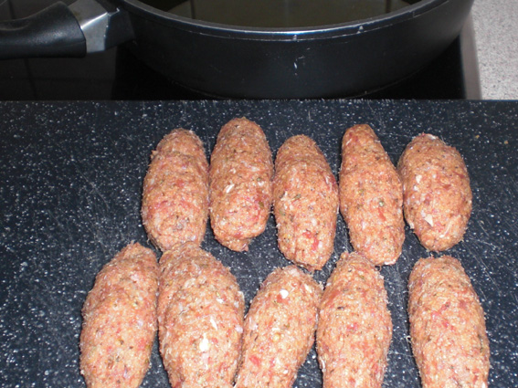 Der Geschmack von Kreta: Soutzoukakia - Fleischklößchen in Tomatensoße