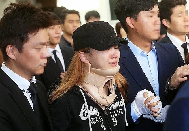 ShowbizAsiaUpdates: Ladies' Code's EunB Emotional Funeral