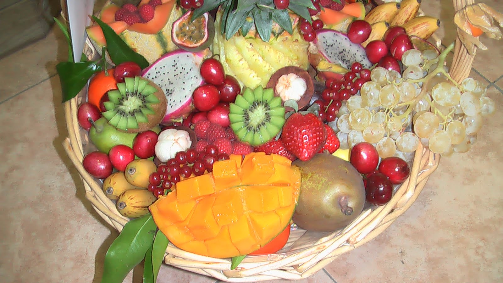 chez virginie: des paniers de fruits ou anchoiade à emporter