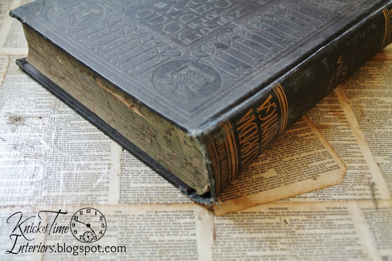 White Painted Books {Prettying Up Ugly Old Books} - Knick of Time