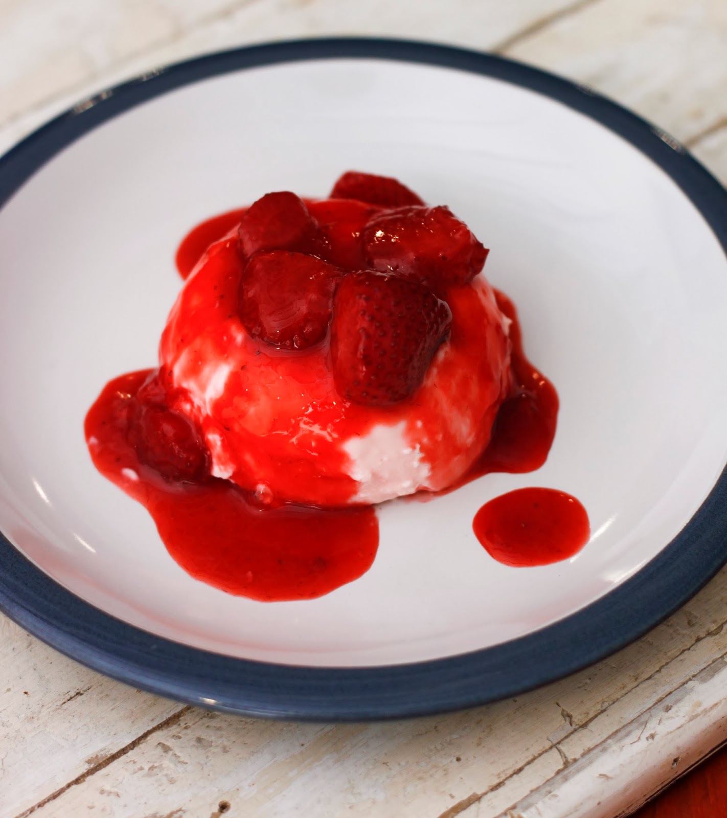 Taste Buds : STRAWBERRY PANA COTTA