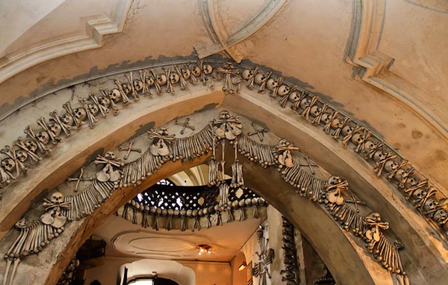 4th Reich: All Roads Lead to Rome.: ROMAN CATHOLIC SKULL & BONES CHURCH