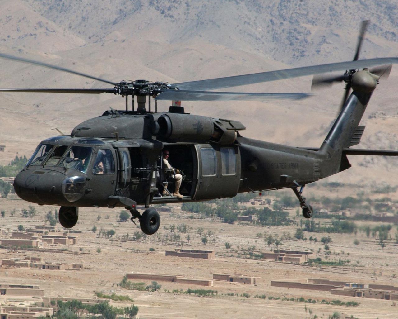 TNI AD DIRENCANAKAN MEMBELI 20 UNIT BLACKHAWK AMERIKA