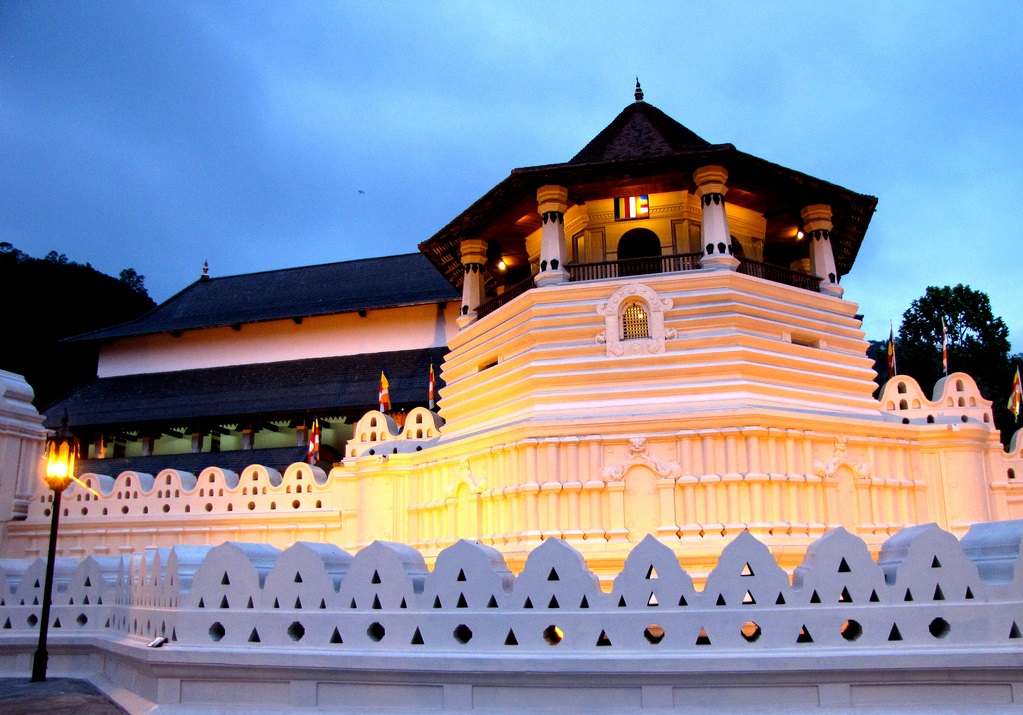 Beauty of Sri Lanka: Sri Dalada Maligawa Or Temple Of The Tooth Relic