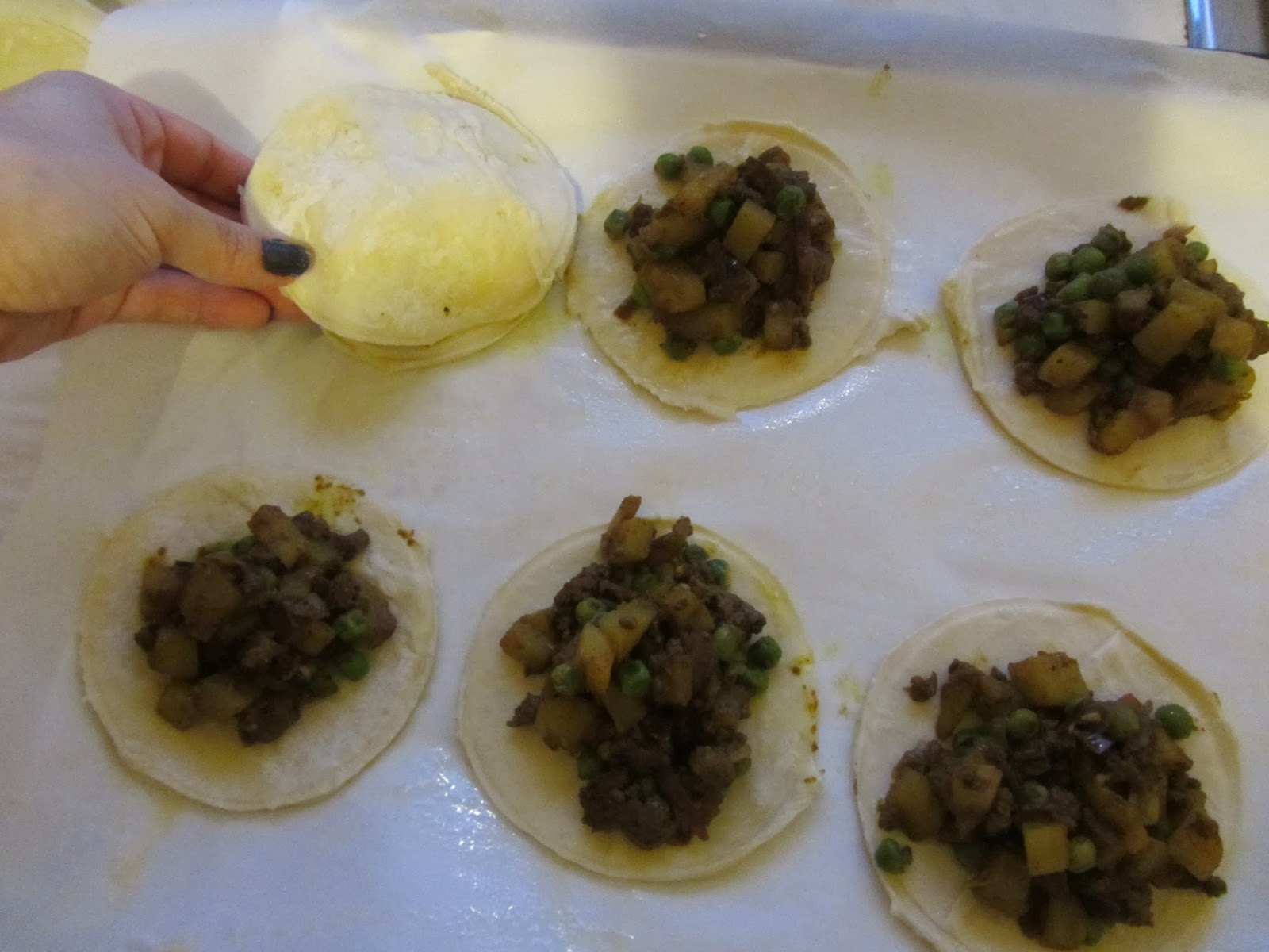 COCOBELLA BALLERINA: In The Kitchen: MINI BEEF CURRY PIES