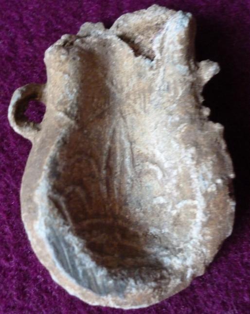 Medieval Ampullas: Medieval Decorated Lead Ampulla