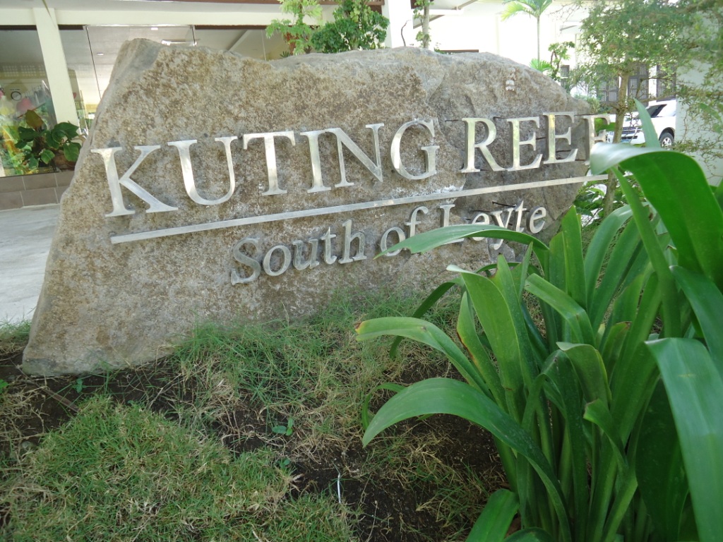 the traveller & her thoughts: KUTING REEF beach resort