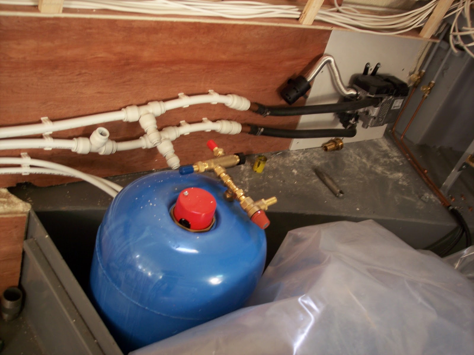 Narrowboat SKYLARK: Heating