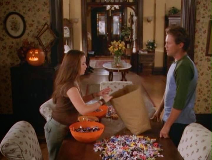 The Little White House On The Seaside: A Charmed Dining-Room