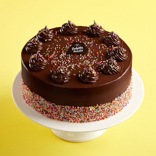 Kenang Manisnya Keceriaan Masa Kecil dengan Chocolate Sunday Cake!