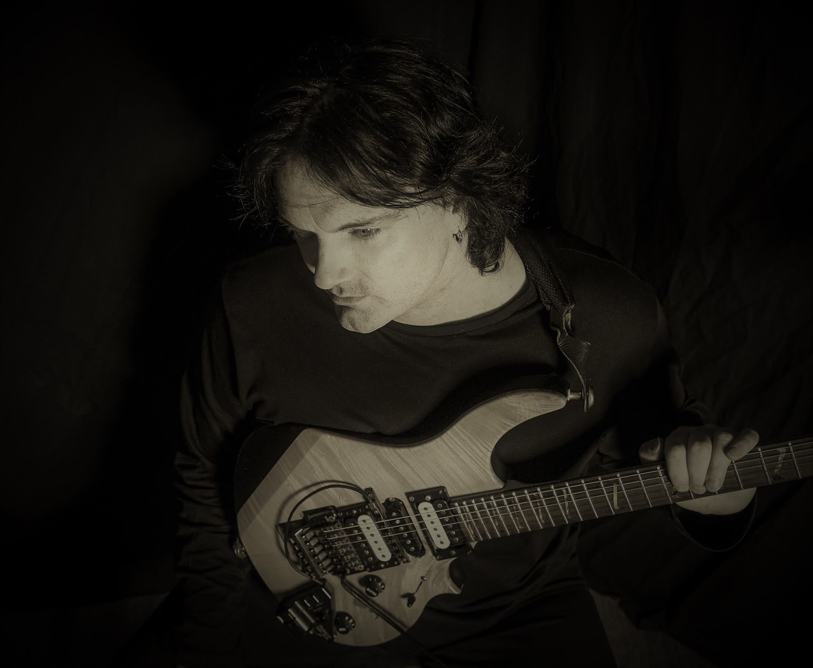 GITÁRVILÁGOK, Győr : Roy Marchbank, guitarist and composer