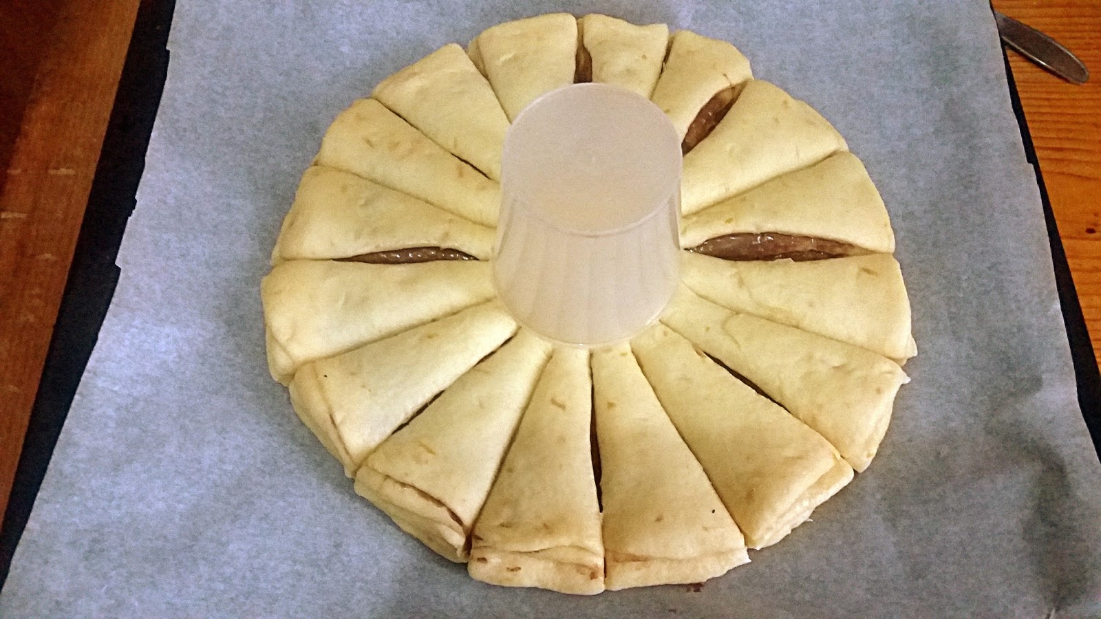 Arome si culori : Cozonac floare cu nutella